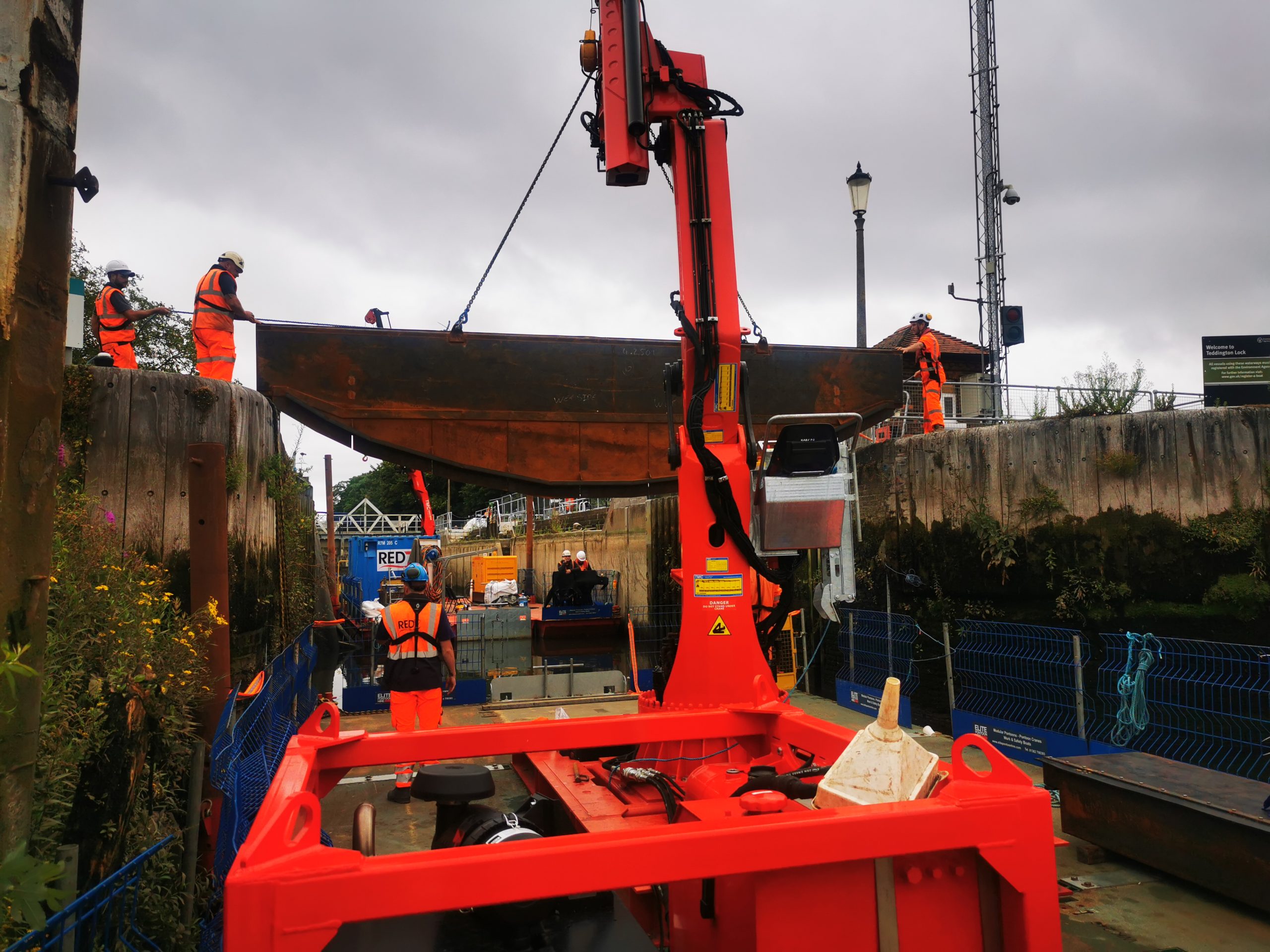 TMC-BS ship boat crane marine to hire 680M5 - Truck & Marine Cranes